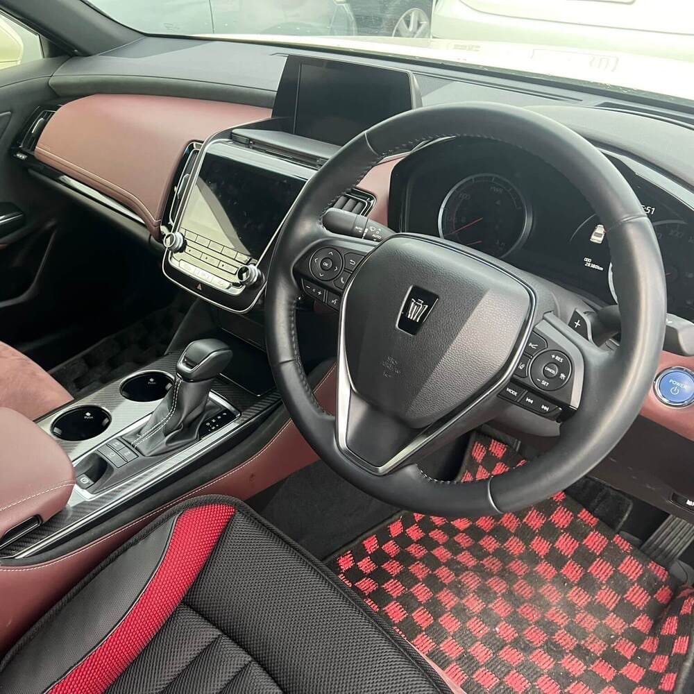 Toyota Crown RS Advance – BM Motors Japan